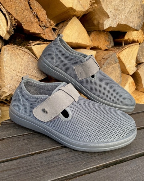 Łatwe do zakładania buty dla starszych osób | Przyjazny sklep dla seniorów